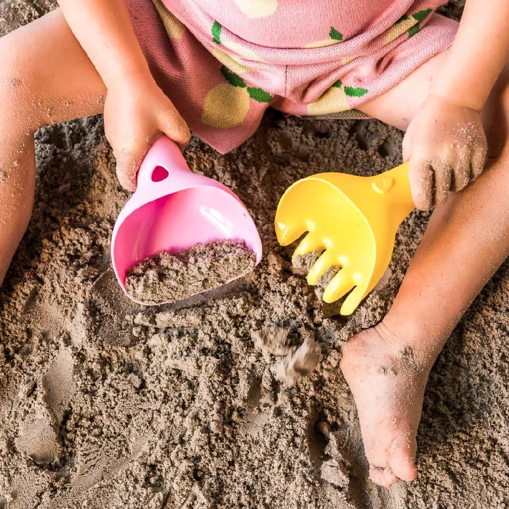 Quut raki rake and shovel banana pink
