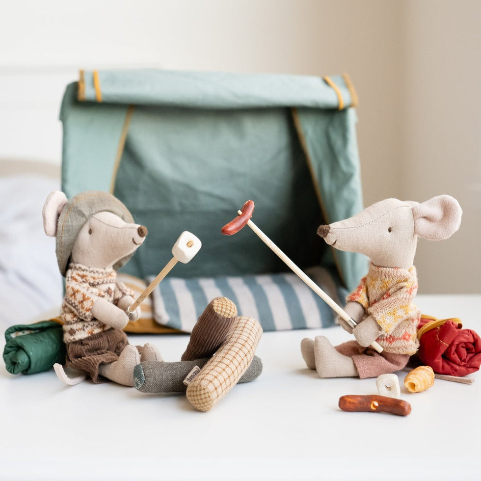 Maileg miniature bread box with cutting board and knife – Dilly Dally Kids