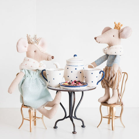 Maileg miniature bread box with cutting board and knife – Dilly Dally Kids