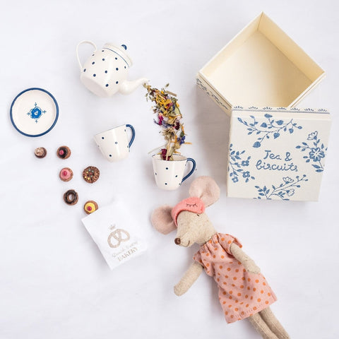 Maileg miniature bread box with cutting board and knife – Dilly Dally Kids